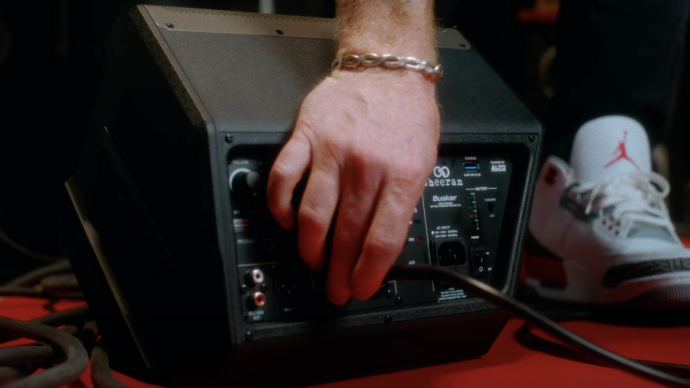 ED SHEERAN Makes Busking Easier With His New PA System - Gear Gods